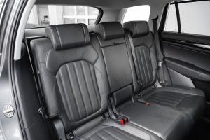 Grey Skoda Kodiaq 2022 in Riga, with an engine capacity of 2.00 L and mileage of 128 thousand km for 32550 €, photo 12 on AUTOMOTO.COM.LV