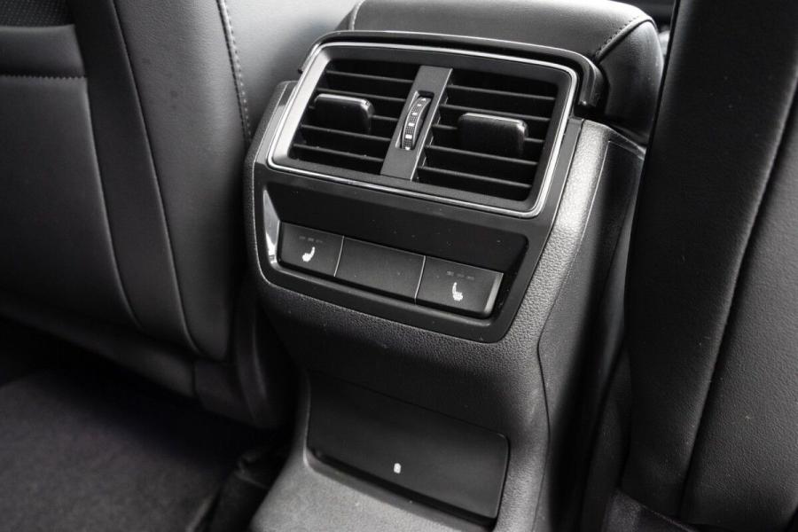 Grey Skoda Kodiaq 2022 in Riga, with an engine capacity of 2.00 L and mileage of 128 thousand km for 32550 €, photo 13 on AUTOMOTO.COM.LV