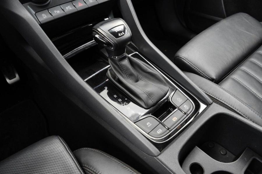 Grey Skoda Kodiaq 2022 in Riga, with an engine capacity of 2.00 L and mileage of 128 thousand km for 32550 €, photo 29 on AUTOMOTO.COM.LV