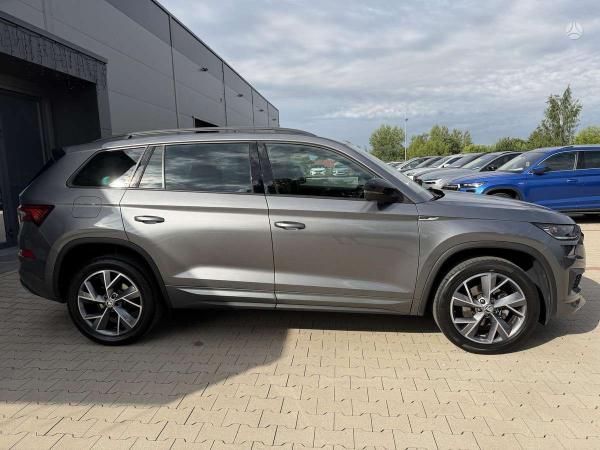 Pelēks Skoda Kodiaq 2022 Šauļi, ar dzinēja tilpumu 1.50 L un nobraukumu 178 tūkst. km par 26990 €, foto 3 vietnē AUTOMOTO.COM.LV
