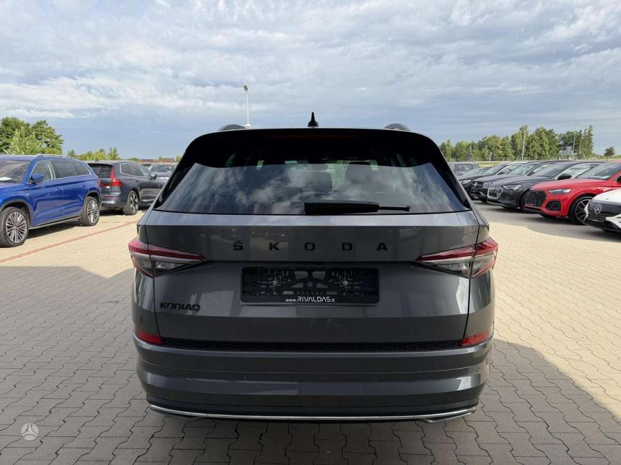 Pelēks Skoda Kodiaq 2022 Šauļi, ar dzinēja tilpumu 1.50 L un nobraukumu 178 tūkst. km par 26990 €, foto 9 vietnē AUTOMOTO.COM.LV