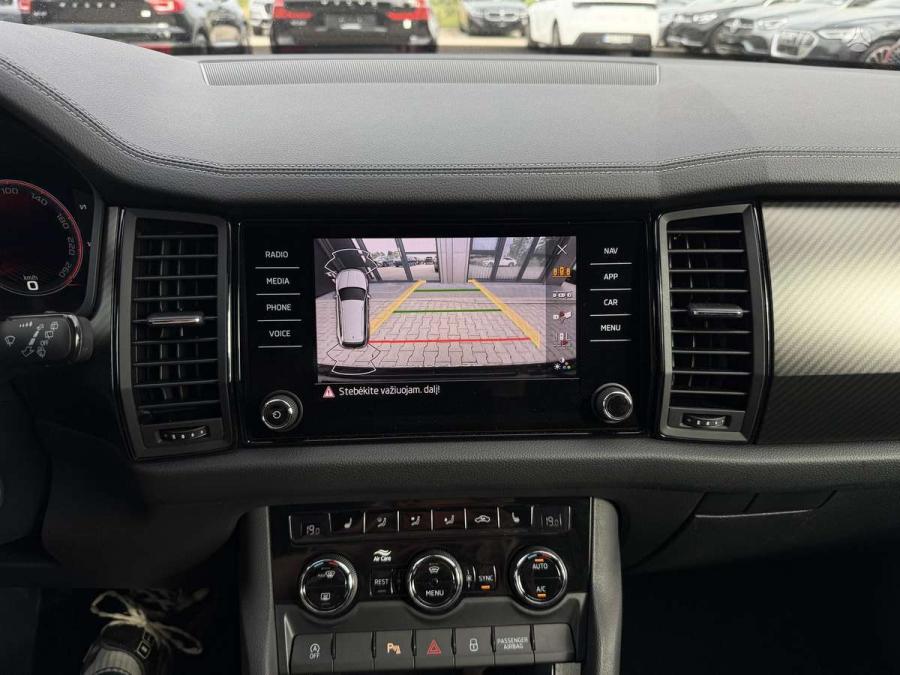Pelēks Skoda Kodiaq 2022 Šauļi, ar dzinēja tilpumu 1.50 L un nobraukumu 178 tūkst. km par 26990 €, foto 32 vietnē AUTOMOTO.COM.LV