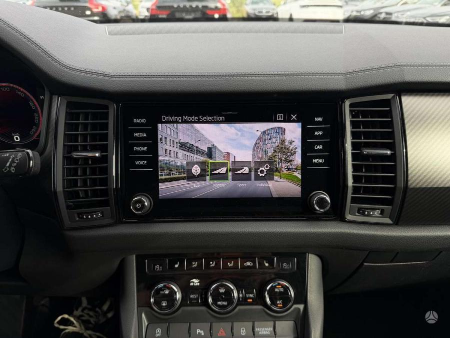 Pelēks Skoda Kodiaq 2022 Šauļi, ar dzinēja tilpumu 1.50 L un nobraukumu 178 tūkst. km par 26990 €, foto 35 vietnē AUTOMOTO.COM.LV