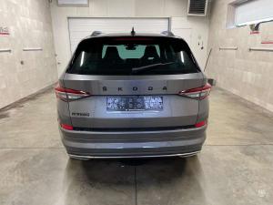 Grey Skoda Kodiaq 2022 in Marijampole, with an engine capacity of 1.50 L and mileage of 198 thousand km for 23474 €, photo 6 on AUTOMOTO.COM.LV