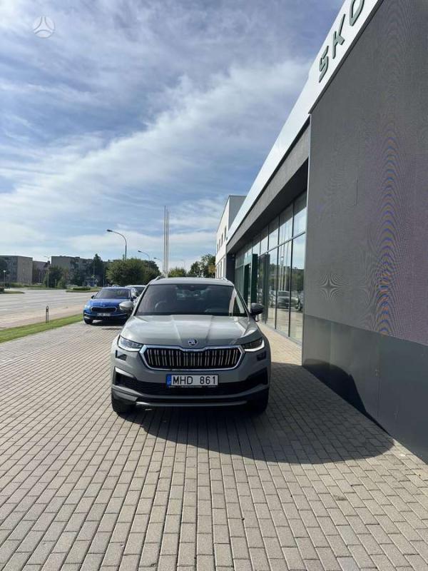 Grey Skoda Kodiaq 2022 in Klaipeda, with an engine capacity of 1.97 L and mileage of 82 thousand km for 29800 €, photo 3 on AUTOMOTO.COM.LV