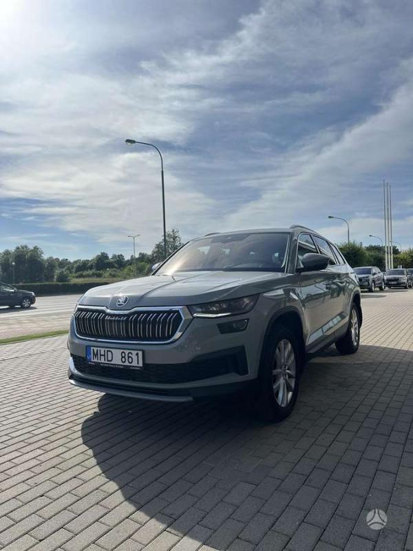 Grey Skoda Kodiaq 2022 in Klaipeda, with an engine capacity of 1.97 L and mileage of 82 thousand km for 29800 €, photo 4 on AUTOMOTO.COM.LV