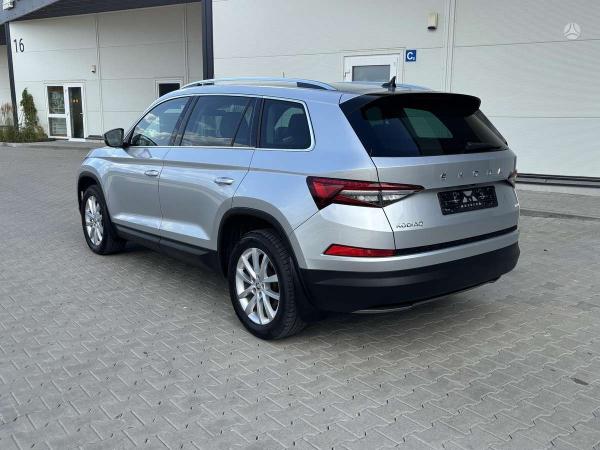 Pelēks Skoda Kodiaq 2022 Viļņa, ar dzinēja tilpumu 1.97 L un nobraukumu 118 tūkst. km par 28300 €, foto 3 vietnē AUTOMOTO.COM.LV