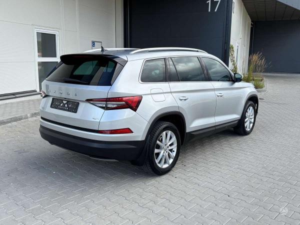 Pelēks Skoda Kodiaq 2022 Viļņa, ar dzinēja tilpumu 1.97 L un nobraukumu 118 tūkst. km par 28300 €, foto 5 vietnē AUTOMOTO.COM.LV