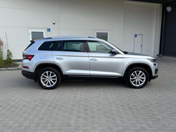 Pelēks Skoda Kodiaq 2022 Viļņa, ar dzinēja tilpumu 1.97 L un nobraukumu 118 tūkst. km par 28300 €, foto 6 vietnē AUTOMOTO.COM.LV