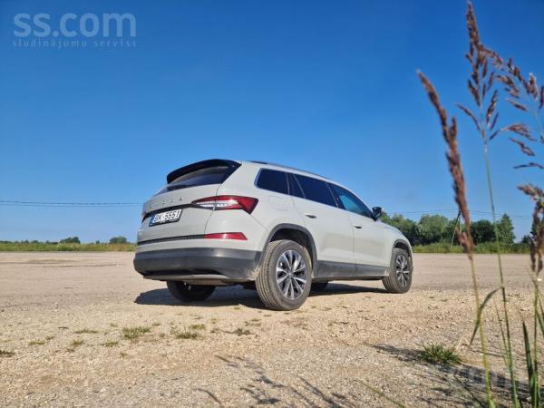 Grey Skoda Kodiaq 2022 in Riga, with an engine capacity of 1.50 L and mileage of 61 thousand km for 26500 €, photo 2 on AUTOMOTO.COM.LV