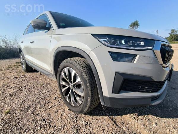 Grey Skoda Kodiaq 2022 in Riga, with an engine capacity of 1.50 L and mileage of 61 thousand km for 26500 €, photo 3 on AUTOMOTO.COM.LV
