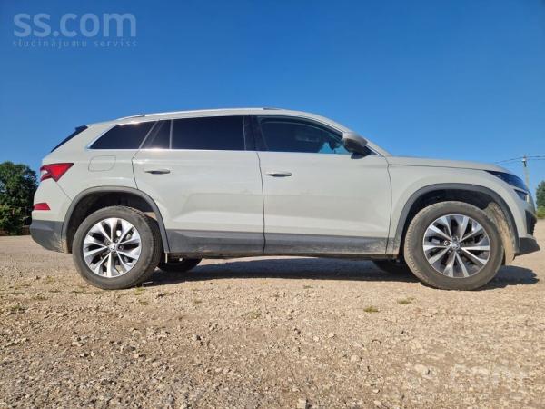 Grey Skoda Kodiaq 2022 in Riga, with an engine capacity of 1.50 L and mileage of 61 thousand km for 26500 €, photo 5 on AUTOMOTO.COM.LV