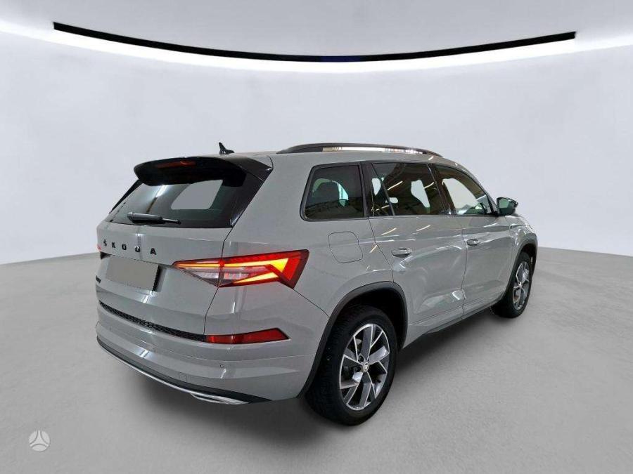 Серый Шкода Kodiaq 2022 в Вильнюс, объемом двигателя 1.50 л и пробегом 103 тыс. км за 27470 €, фото 3 на AUTOMOTO.COM.LV
