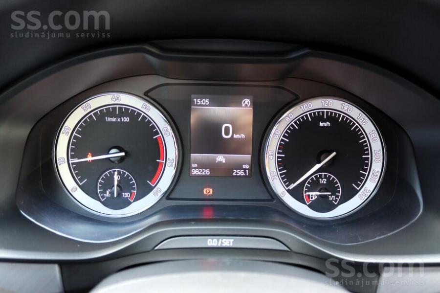 Pelēks Skoda Kodiaq 2022 Rīga, ar dzinēja tilpumu 1.50 L un nobraukumu 99 tūkst. km par 23200 €, foto 24 vietnē AUTOMOTO.COM.LV
