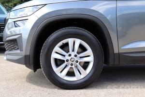 Pelēks Skoda Kodiaq 2022 Rīga, ar dzinēja tilpumu 1.50 L un nobraukumu 99 tūkst. km par 23200 €, foto 33 vietnē AUTOMOTO.COM.LV