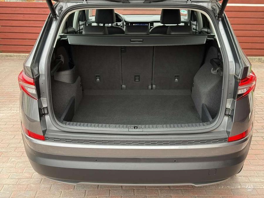 Pelēks Skoda Kodiaq 2022 Šauļi, ar dzinēja tilpumu 1.50 L un nobraukumu 168 tūkst. km par 23290 €, foto 26 vietnē AUTOMOTO.COM.LV