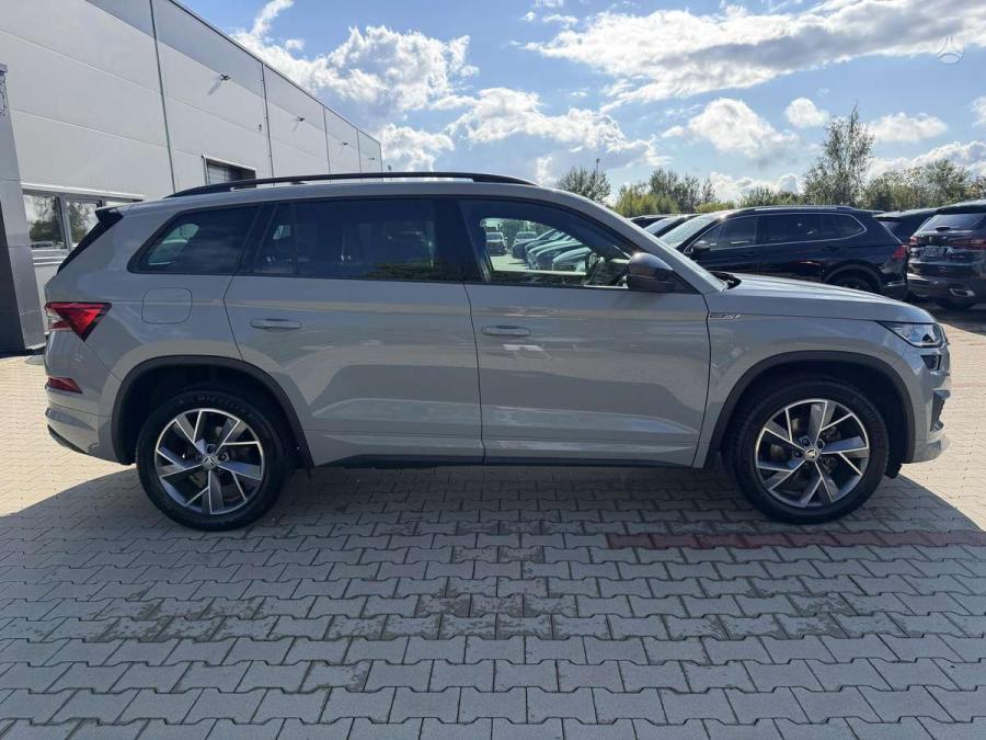 Pelēks Skoda Kodiaq 2022 Šauļi, ar dzinēja tilpumu 1.50 L un nobraukumu 162 tūkst. km par 27818 €, foto 4 vietnē AUTOMOTO.COM.LV