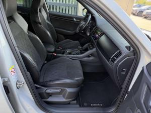 Pelēks Skoda Kodiaq 2022 Šauļi, ar dzinēja tilpumu 1.50 L un nobraukumu 162 tūkst. km par 27818 €, foto 18 vietnē AUTOMOTO.COM.LV