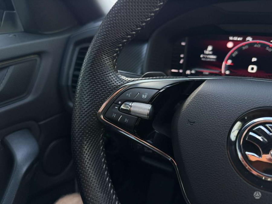 Pelēks Skoda Kodiaq 2022 Šauļi, ar dzinēja tilpumu 1.50 L un nobraukumu 162 tūkst. km par 27818 €, foto 28 vietnē AUTOMOTO.COM.LV