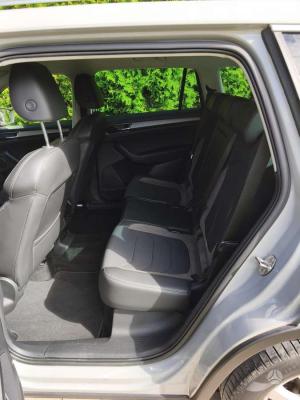 Pelēks Skoda Kodiaq 2022 Kalvarija, ar dzinēja tilpumu 1.50 L un nobraukumu 122 tūkst. km par 24188 €, foto 17 vietnē AUTOMOTO.COM.LV