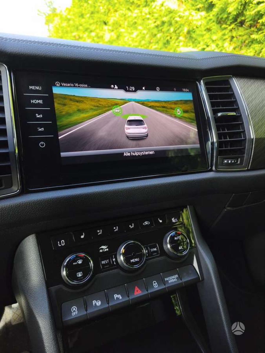 Pelēks Skoda Kodiaq 2022 Kalvarija, ar dzinēja tilpumu 1.50 L un nobraukumu 122 tūkst. km par 24188 €, foto 21 vietnē AUTOMOTO.COM.LV