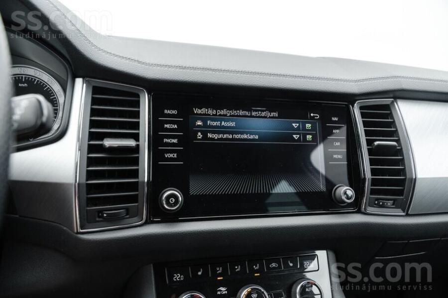 Pelēks Skoda Kodiaq 2022 Rīga, ar dzinēja tilpumu 1.50 L un nobraukumu 50 tūkst. km par 24850 €, foto 23 vietnē AUTOMOTO.COM.LV