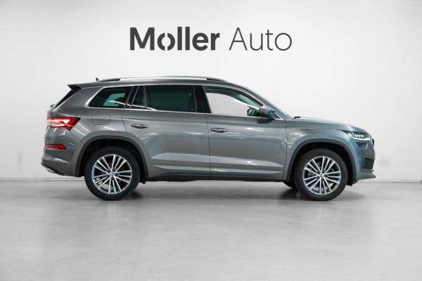 Grey Skoda Kodiaq 2022 in Vilnius, with an engine capacity of 2.00 L and mileage of 118 thousand km for 31900 €, photo 5 on AUTOMOTO.COM.LV