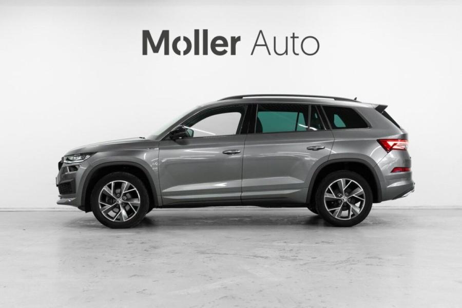 Grey Skoda Kodiaq 2022 in Vilnius, with an engine capacity of 2.00 L and mileage of 152 thousand km for 26900 €, photo 3 on AUTOMOTO.COM.LV