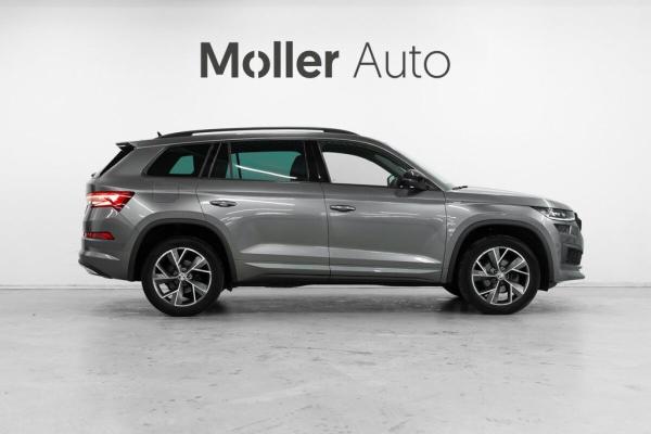 Grey Skoda Kodiaq 2022 in Vilnius, with an engine capacity of 2.00 L and mileage of 152 thousand km for 26900 €, photo 5 on AUTOMOTO.COM.LV