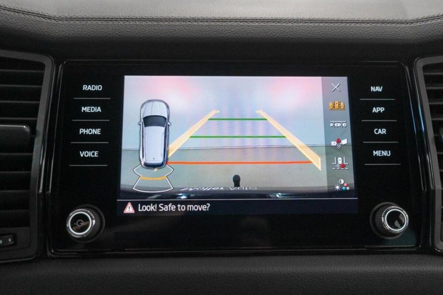 Grey Skoda Kodiaq 2022 in Vilnius, with an engine capacity of 2.00 L and mileage of 152 thousand km for 26900 €, photo 12 on AUTOMOTO.COM.LV