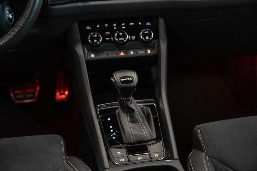 Grey Skoda Kodiaq 2022 in Vilnius, with an engine capacity of 2.00 L and mileage of 152 thousand km for 26900 €, photo 18 on AUTOMOTO.COM.LV