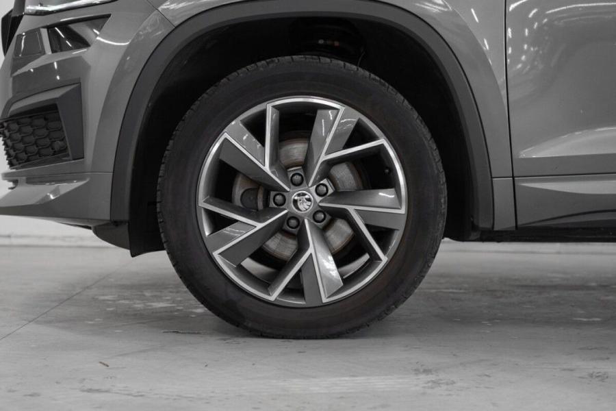 Grey Skoda Kodiaq 2022 in Vilnius, with an engine capacity of 2.00 L and mileage of 152 thousand km for 26900 €, photo 23 on AUTOMOTO.COM.LV
