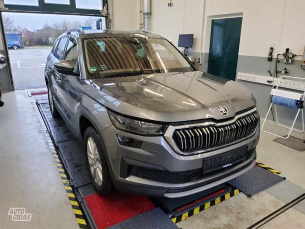 Grey Skoda Kodiaq 2023 in Kaunas, with an engine capacity of 1.50 L and mileage of 72 thousand km for 33114 €, photo 3 on AUTOMOTO.COM.LV