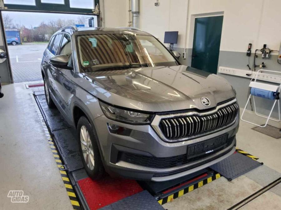 Grey Skoda Kodiaq 2023 in Kaunas, with an engine capacity of 1.50 L and mileage of 72 thousand km for 33114 €, photo 3 on AUTOMOTO.COM.LV