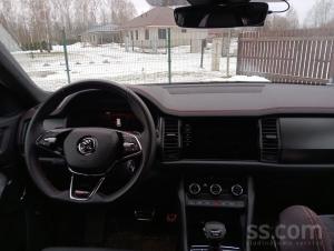 Grey Skoda Kodiaq 2023 in Riga, with an engine capacity of 2.00 L and mileage of 84 thousand km for 39000 €, photo 5 on AUTOMOTO.COM.LV