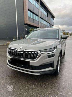 Pelēks Skoda Kodiaq 2023 Viļņa, ar dzinēja tilpumu 1.50 L un nobraukumu 55 tūkst. km par 27499 €, foto  vietnē AUTOMOTO.COM.LV