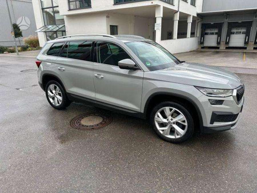 Grey Skoda Kodiaq 2023 in Vilnius, with an engine capacity of 1.50 L and mileage of 55 thousand km for 27499 €, photo 4 on AUTOMOTO.COM.LV