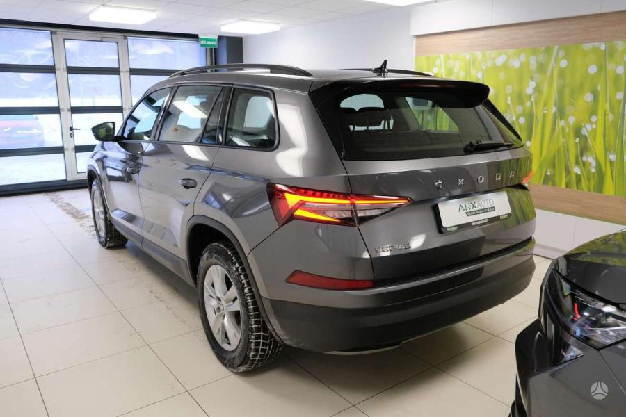 Grey Skoda Kodiaq 2023 in Vilnius, with an engine capacity of 1.50 L and mileage of 78 thousand km for 25900 €, photo 4 on AUTOMOTO.COM.LV