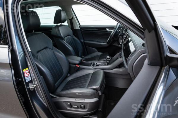 Grey Skoda Kodiaq 2023 in Riga, with an engine capacity of 2.00 L and mileage of 140 thousand km for 32950 €, photo 6 on AUTOMOTO.COM.LV