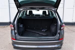 Pelēks Skoda Kodiaq 2023 Rīga, ar dzinēja tilpumu 2.00 L un nobraukumu 140 tūkst. km par 32950 €, foto 26 vietnē AUTOMOTO.COM.LV