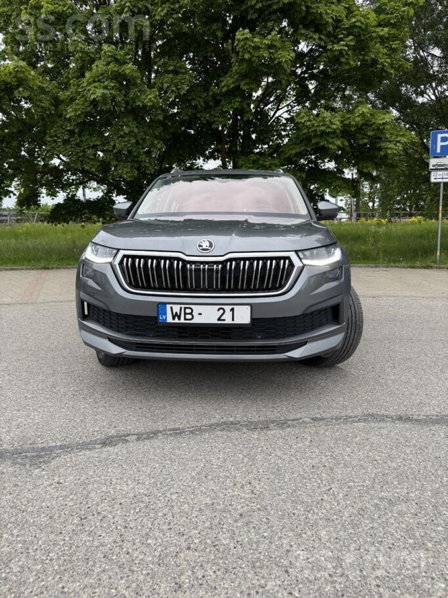 Grey Skoda Kodiaq 2023 in Riga, with an engine capacity of 2.00 L and mileage of 58 thousand km for 33900 €, photo 3 on AUTOMOTO.COM.LV