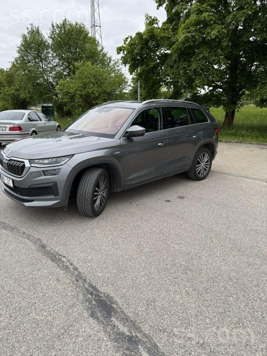 Grey Skoda Kodiaq 2023 in Riga, with an engine capacity of 2.00 L and mileage of 58 thousand km for 33900 €, photo 5 on AUTOMOTO.COM.LV