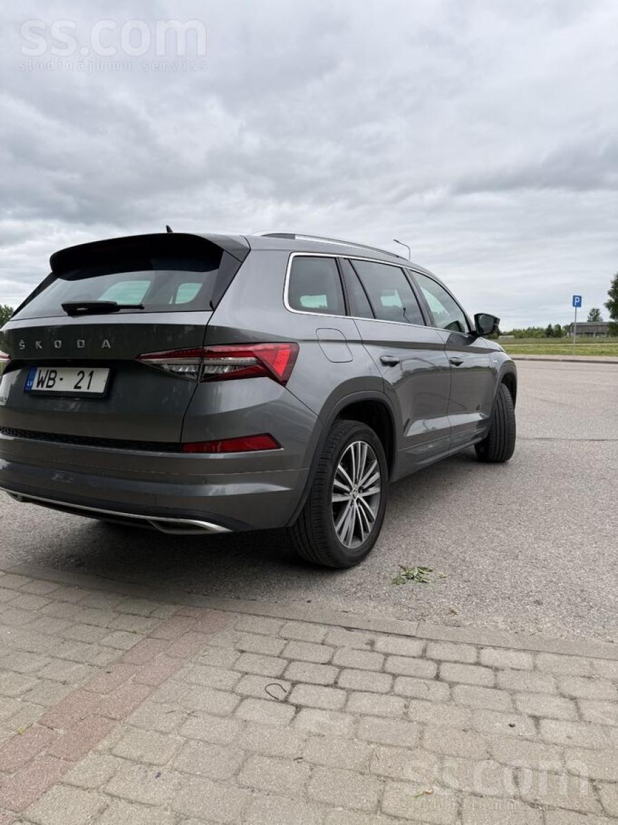 Grey Skoda Kodiaq 2023 in Riga, with an engine capacity of 2.00 L and mileage of 58 thousand km for 33900 €, photo 7 on AUTOMOTO.COM.LV