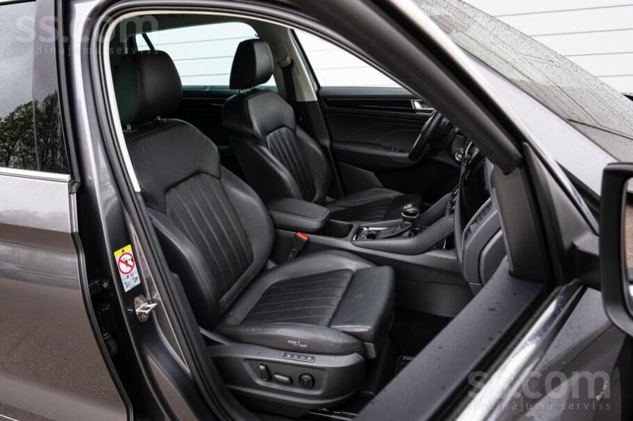 Grey Skoda Kodiaq 2023 in Riga, with an engine capacity of 2.00 L and mileage of 165 thousand km for 28950 €, photo 7 on AUTOMOTO.COM.LV