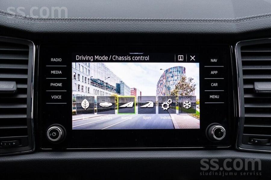 Grey Skoda Kodiaq 2023 in Riga, with an engine capacity of 2.00 L and mileage of 165 thousand km for 28950 €, photo 16 on AUTOMOTO.COM.LV
