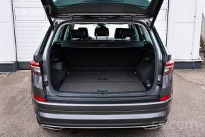 Grey Skoda Kodiaq 2023 in Riga, with an engine capacity of 2.00 L and mileage of 165 thousand km for 28950 €, photo 20 on AUTOMOTO.COM.LV
