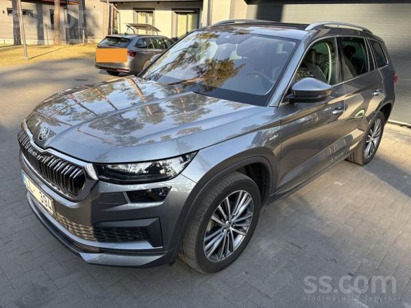 Grey Skoda Kodiaq 2023 in Riga, with an engine capacity of 2.00 L and mileage of 83 thousand km for 32900 €, photo 2 on AUTOMOTO.COM.LV