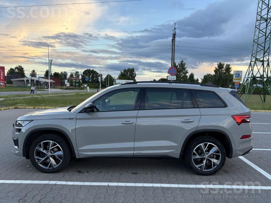 Pelēks Skoda Kodiaq 2023 Rīga, ar dzinēja tilpumu 1.50 L un nobraukumu 75 tūkst. km par 29300 €, foto 1 vietnē AUTOMOTO.COM.LV