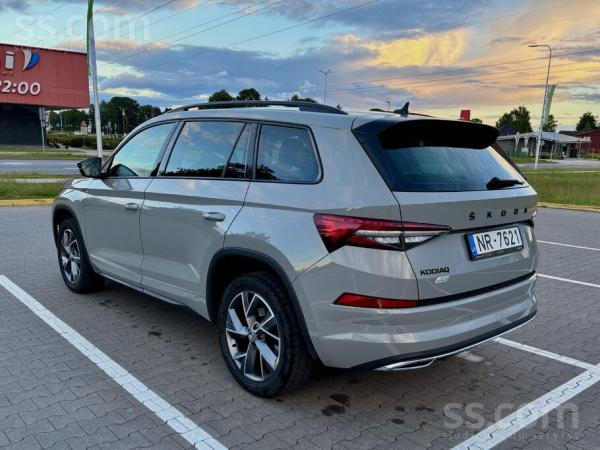 Grey Skoda Kodiaq 2023 in Riga, with an engine capacity of 1.50 L and mileage of 75 thousand km for 29300 €, photo 3 on AUTOMOTO.COM.LV