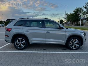 Pelēks Skoda Kodiaq 2023 Rīga, ar dzinēja tilpumu 1.50 L un nobraukumu 75 tūkst. km par 29300 €, foto 6 vietnē AUTOMOTO.COM.LV